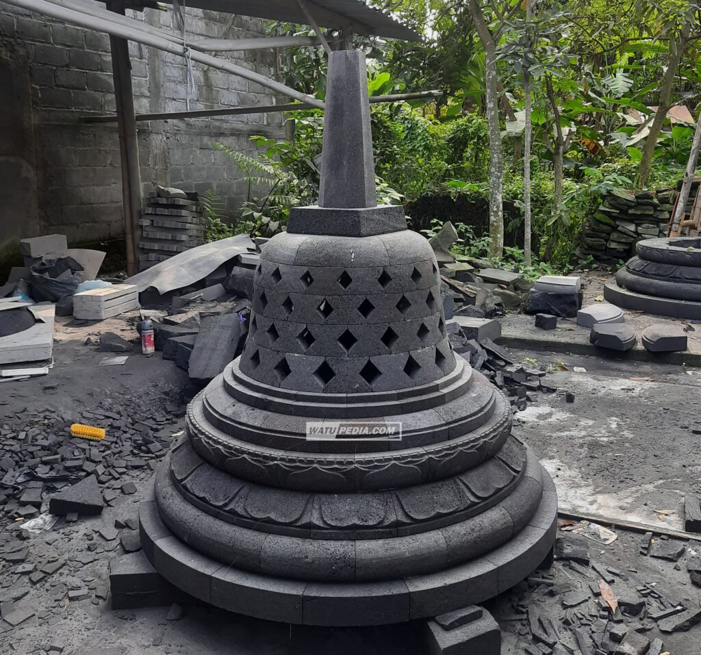 Pengrajin Stupa candi borobudur Batu Merapi - WATUPEDIA STONE ART